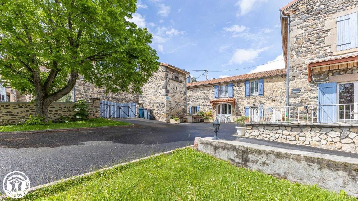 104 M² Gîte ∙ 3 Chambres ∙ 6 Personnes - Aydat