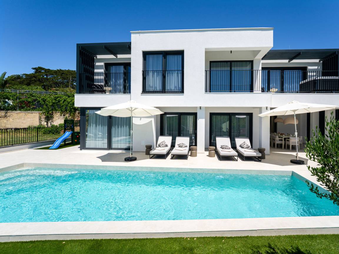 215 M² Ferienhaus ∙ 4 Schlafzimmer ∙ 8 Gäste - Supetarska Draga