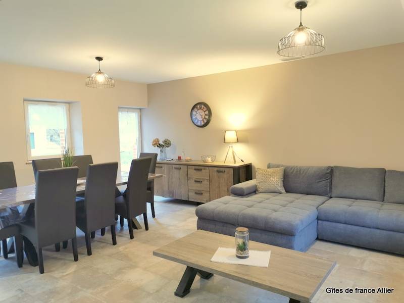 100 M² Gîte ∙ 2 Chambres ∙ 4 Personnes - Dompierre-sur-Besbre