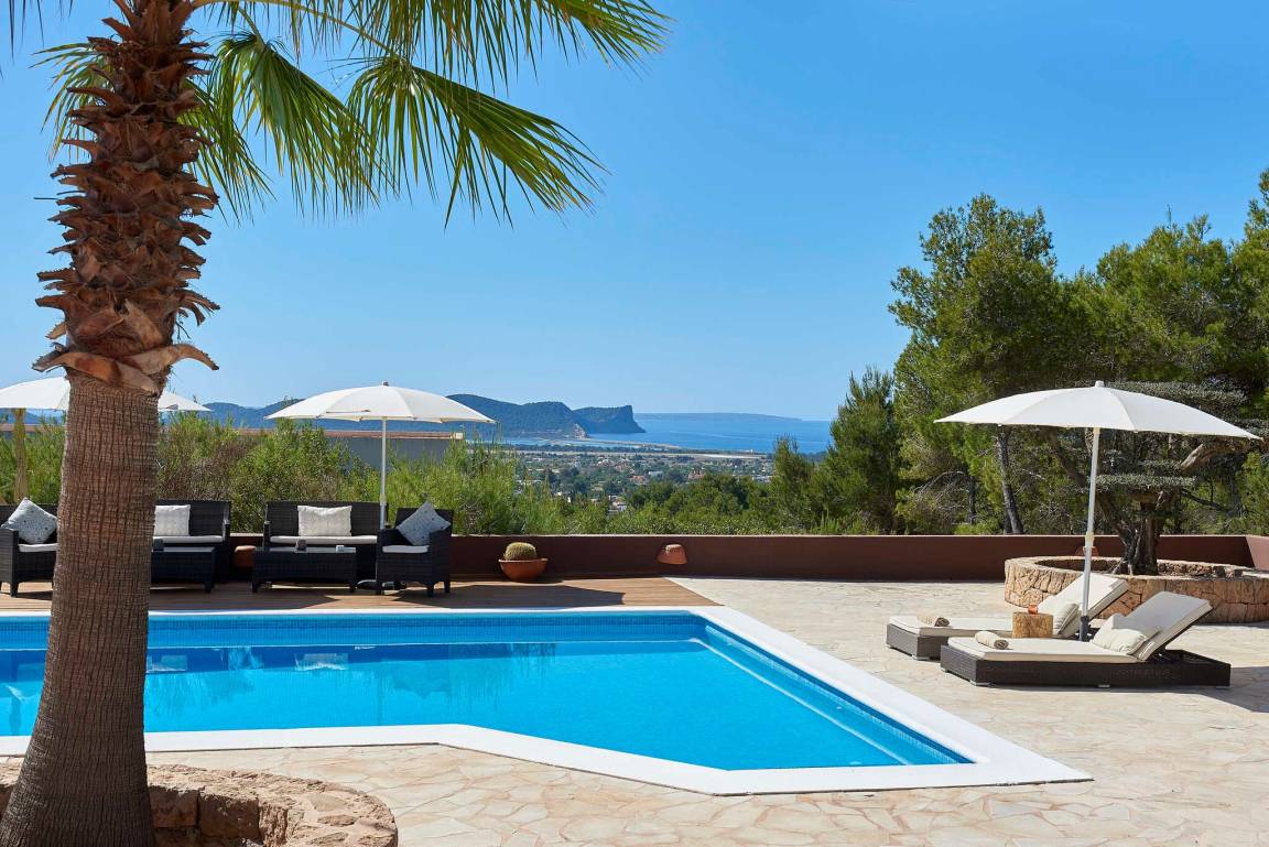 310 M² Villa ∙ 4 Bedrooms ∙ 6 Guests - Ibiza Airport (IBZ)
