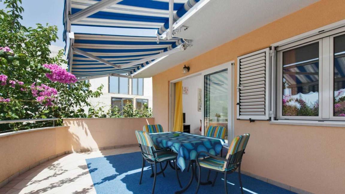 75 M² Huoneisto ∙ 2 Makuuhuonetta ∙ 5 Vierasta - Trogir