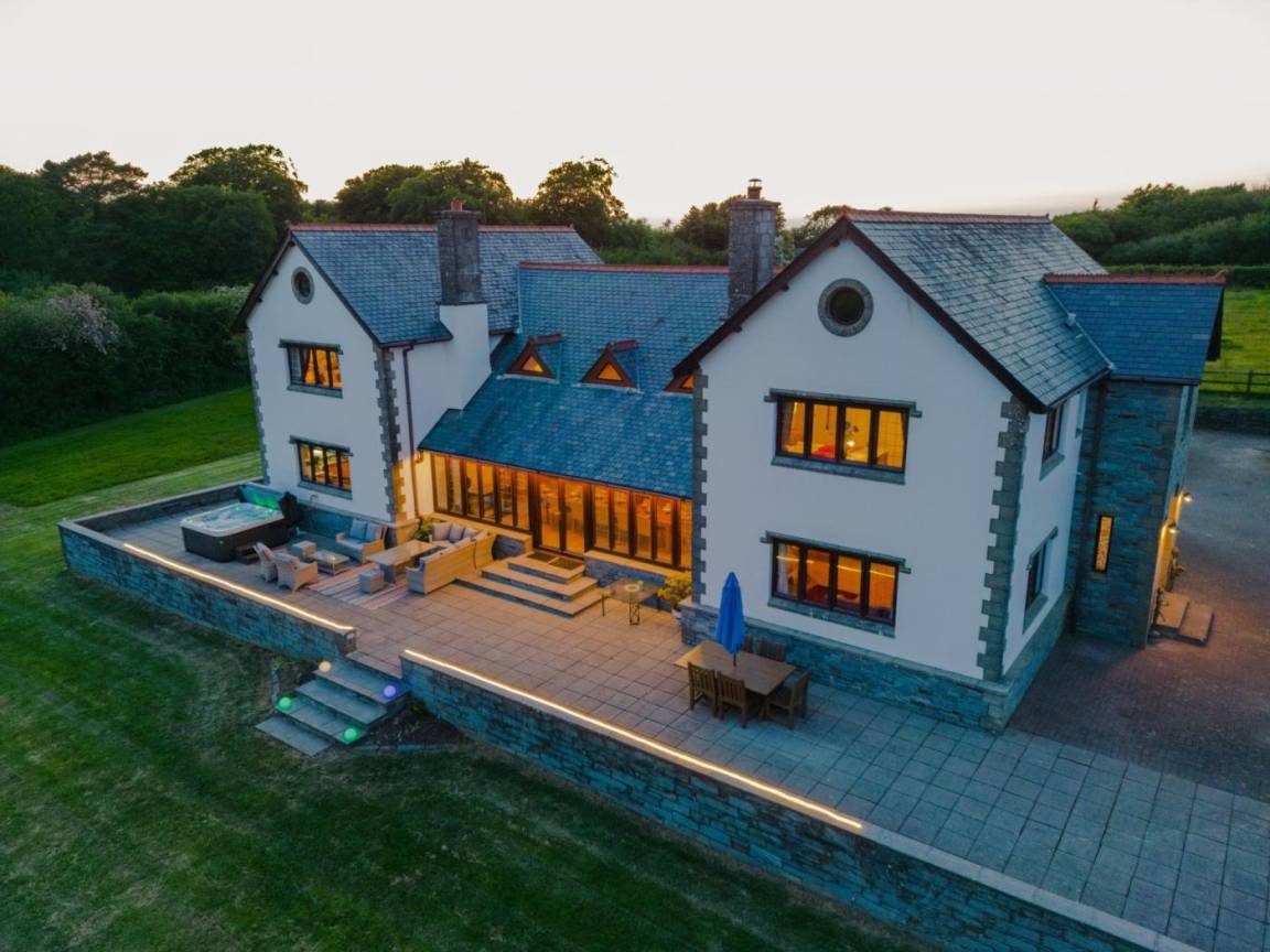 Cottage ∙ 6 Bedrooms ∙ 12 Guests - Clovelly