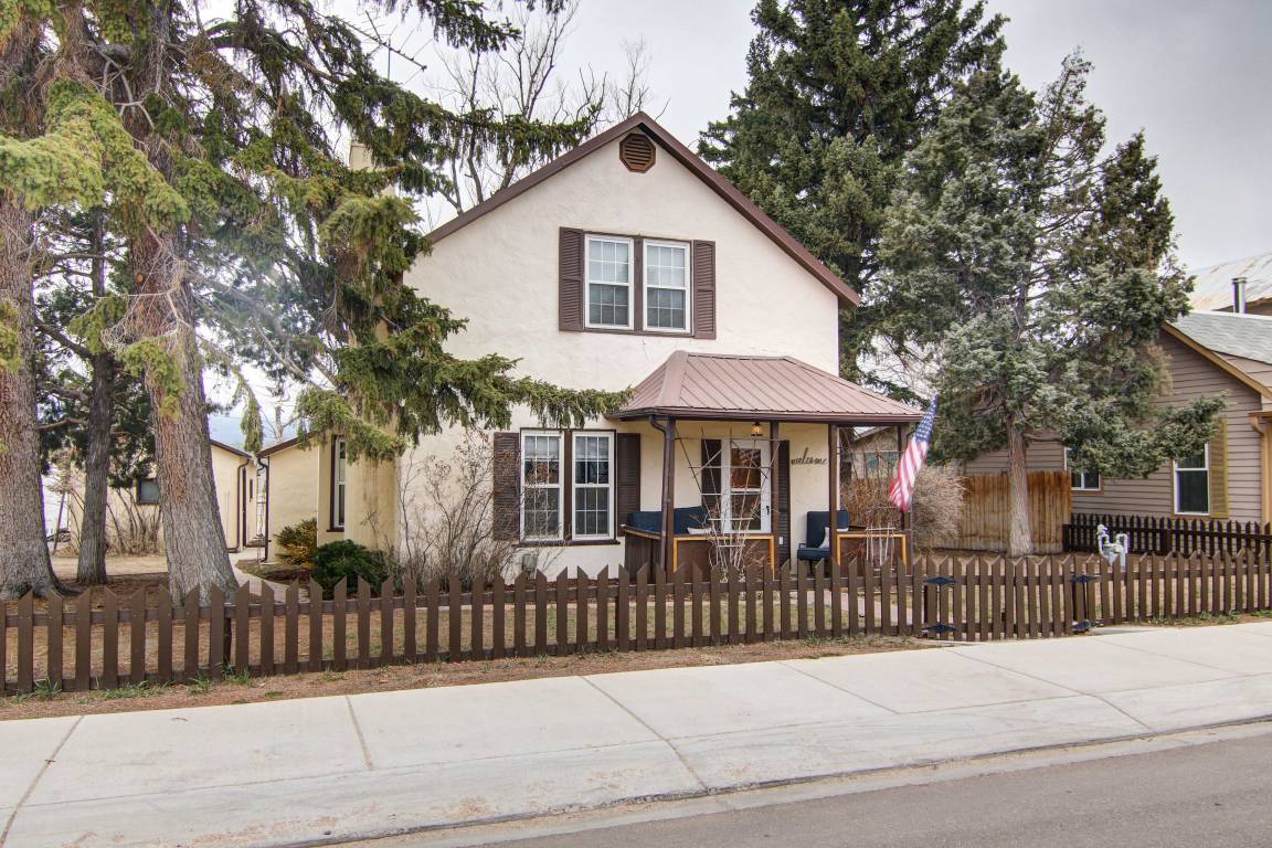 141 M² House ∙ 3 Bedrooms ∙ 6 Guests - Monument Lake, Monument