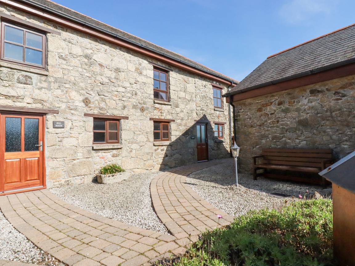 Cottage ∙ 2 Bedrooms ∙ 4 Guests - Lostwithiel