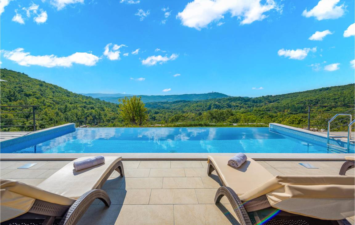 117 M² House ∙ 3 Bedrooms ∙ 6 Guests - Labin