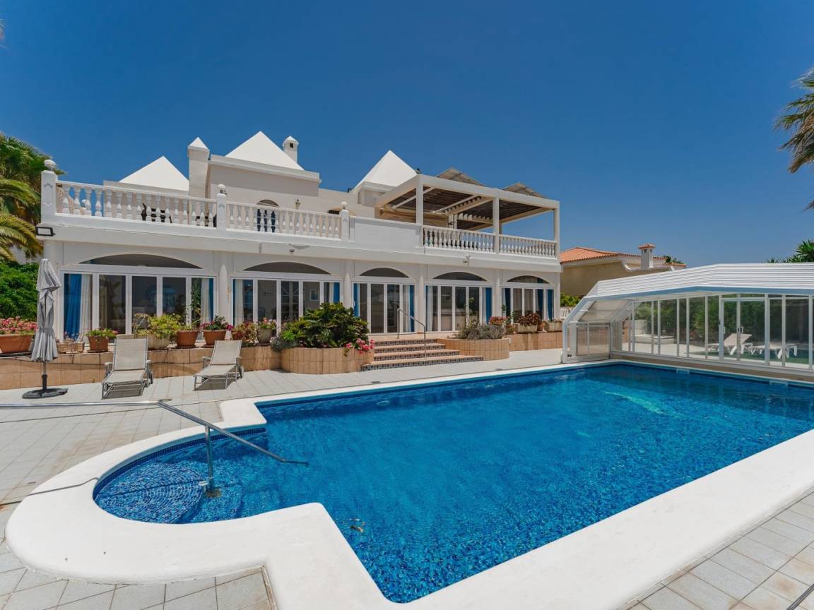 400 M² Villa ∙ 4 Bedrooms ∙ 8 Guests - Costa Adeje