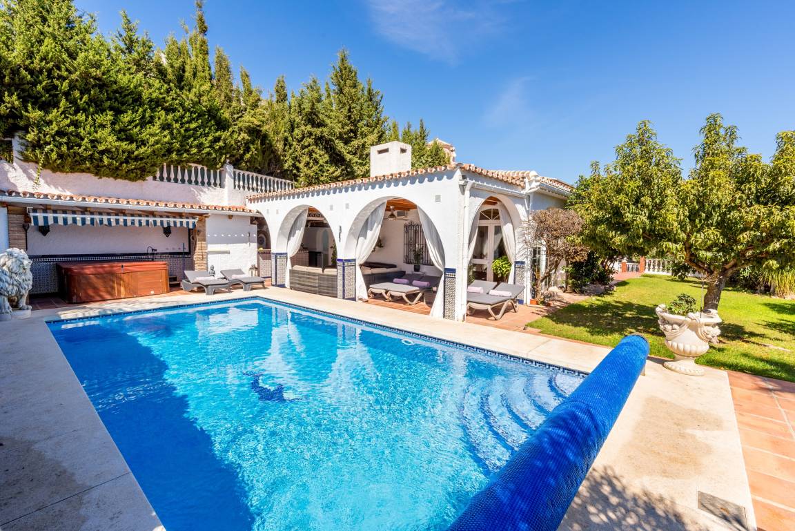 230 M² Villa ∙ 3 Slaapkamers ∙ 6 Gasten - Fuengirola