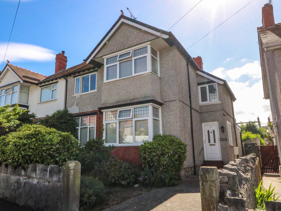 Cottage ∙ 4 Bedrooms ∙ 8 Guests - Colwyn Bay