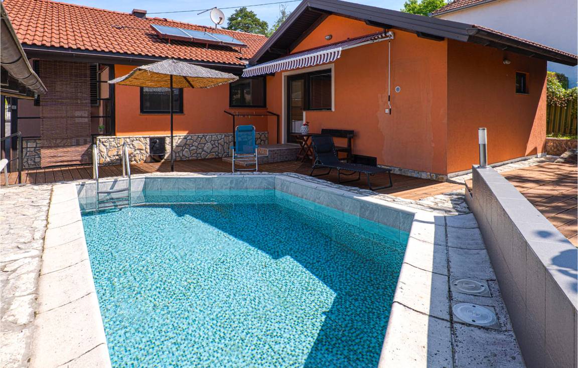 200 M² Ferienhaus ∙ 4 Schlafzimmer ∙ 10 Gäste - Karlovac