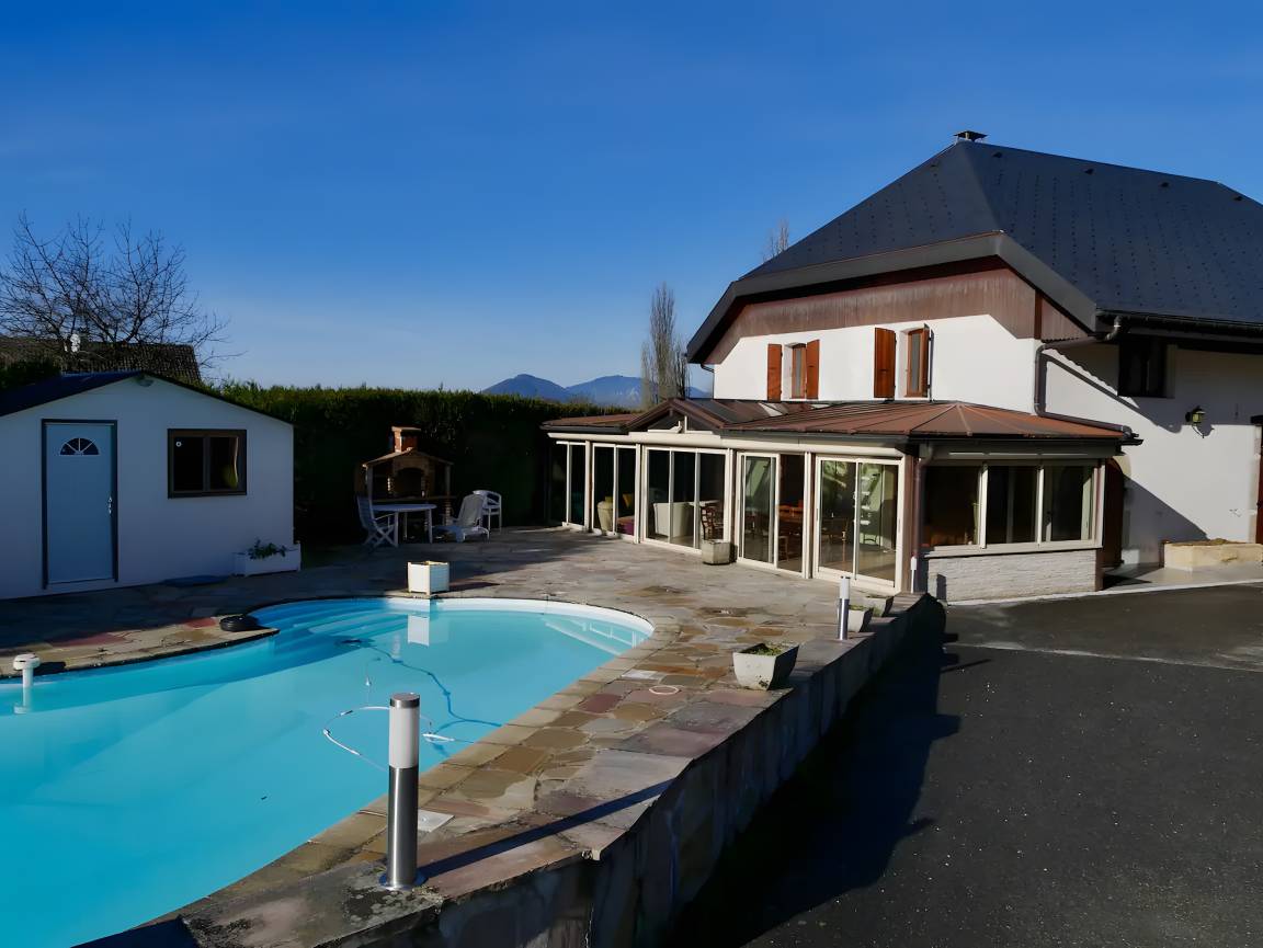 250 M² Cottage ∙ 3 Bedrooms ∙ 14 Guests - Alps