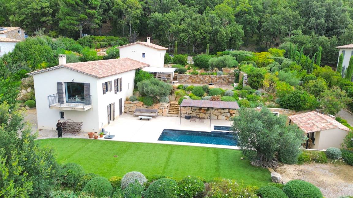 360 M² Villa ∙ 5 Bedrooms ∙ 10 Guests - Grimaud