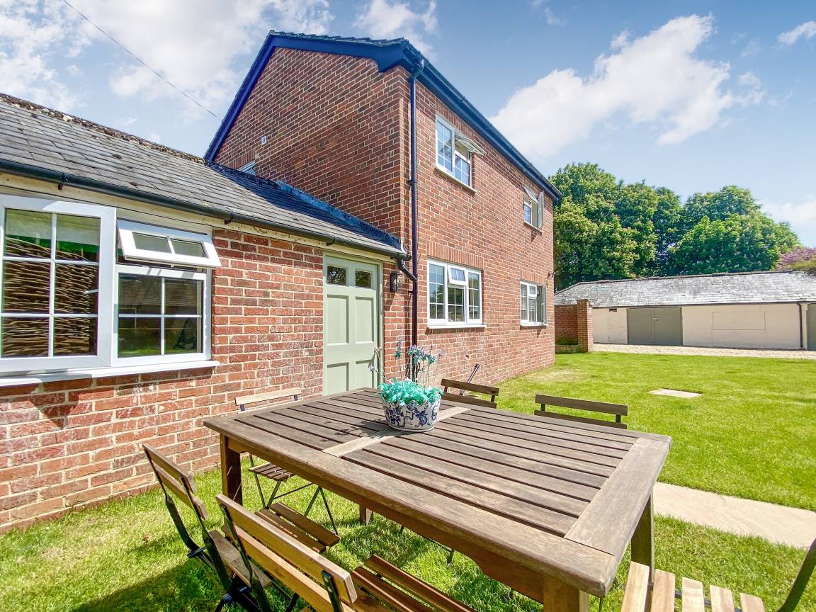 Cottage ∙ 3 Bedrooms ∙ 6 Guests - Devizes