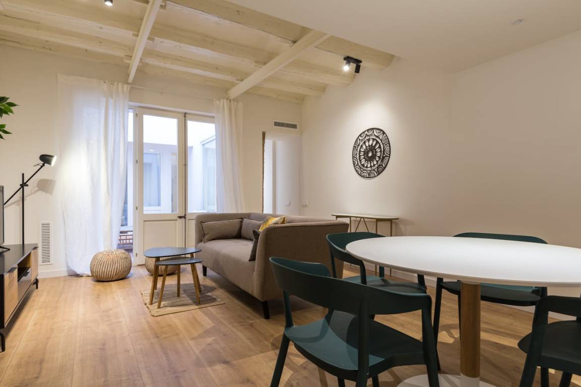87 M² Apartment ∙ 3 Bedrooms ∙ 6 Guests - Barcelona