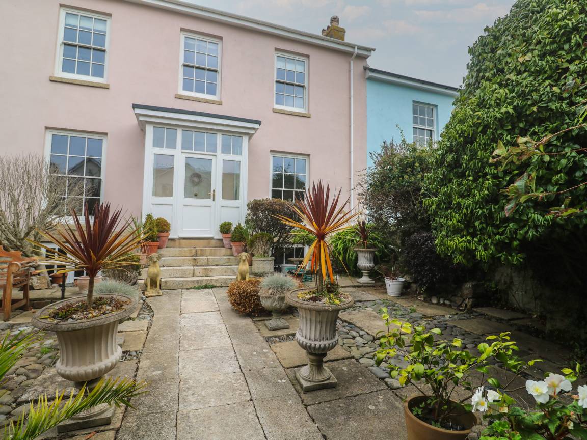 Cottage ∙ 4 Bedrooms ∙ 8 Guests - Penzance