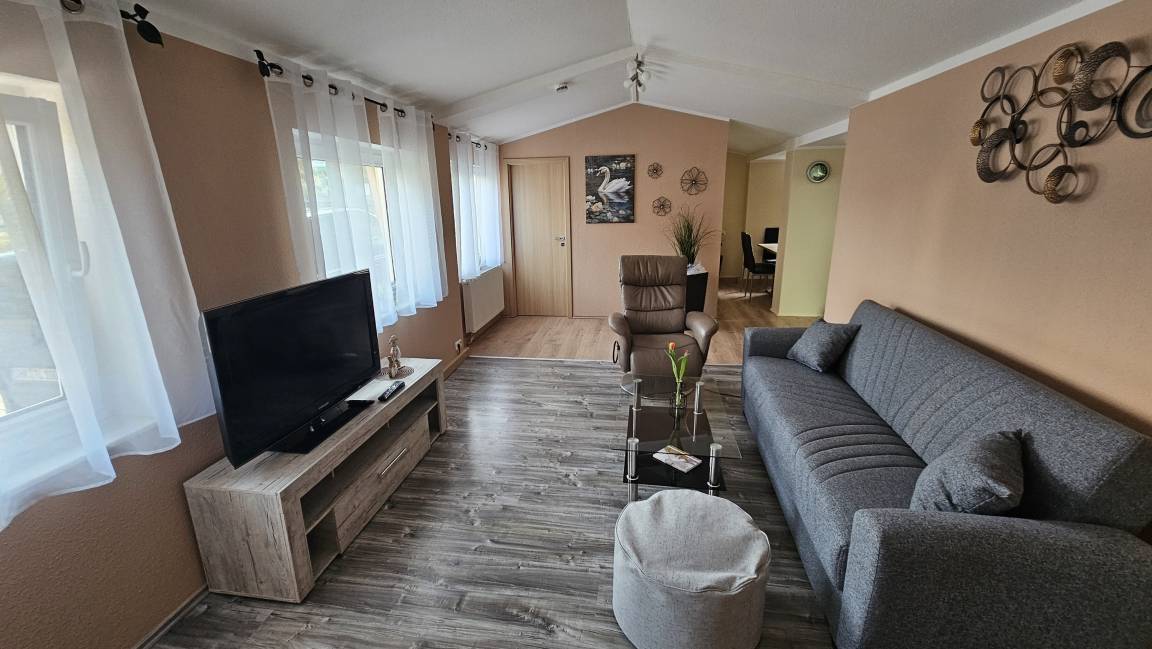 70 M² Ferienwohnung ∙ 2 Schlafzimmer ∙ 5 Gäste - Bad Klosterlausnitz