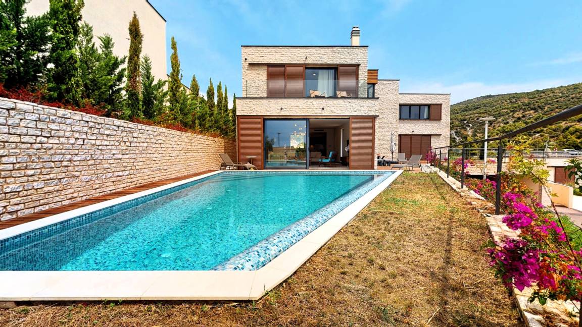 346 M² Villa ∙ 4 Bedrooms ∙ 8 Guests - Primošten