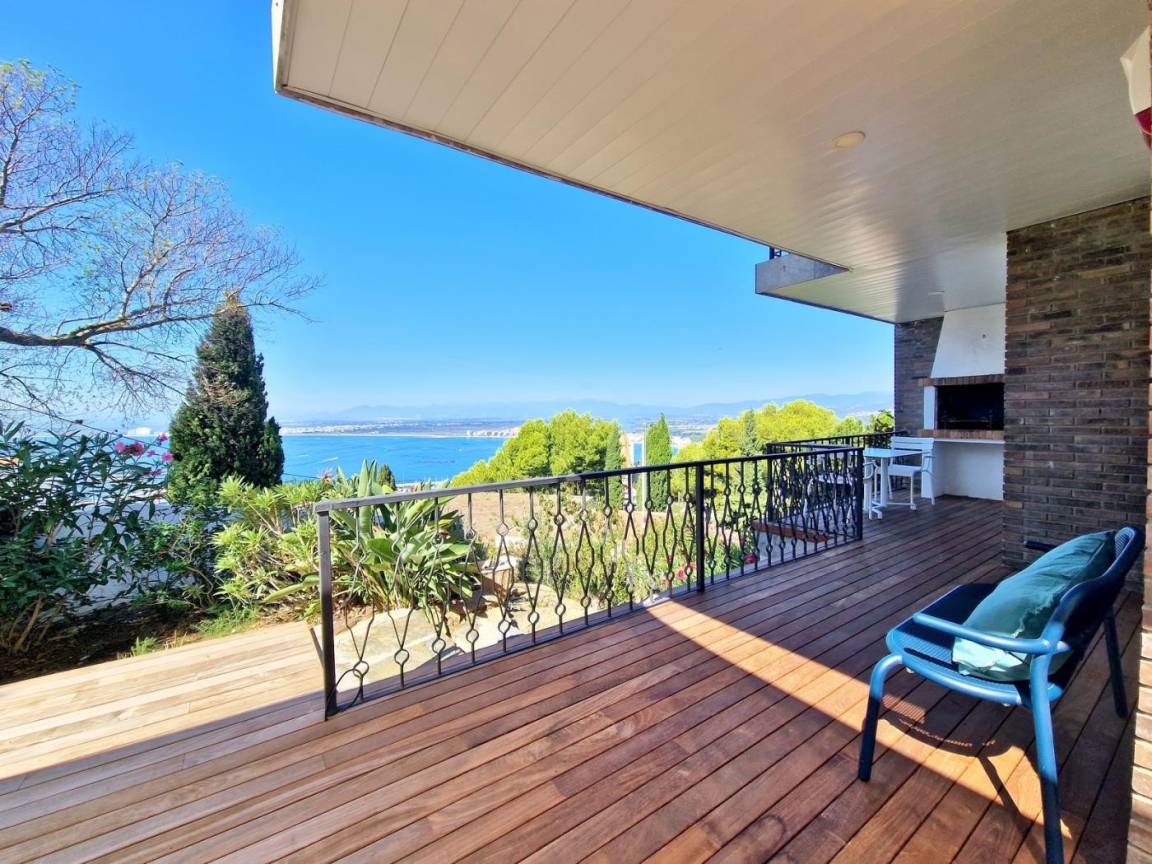 100 M² Apartamento ∙ 3 Habitaciones ∙ 6 Huéspedes - Cadaqués