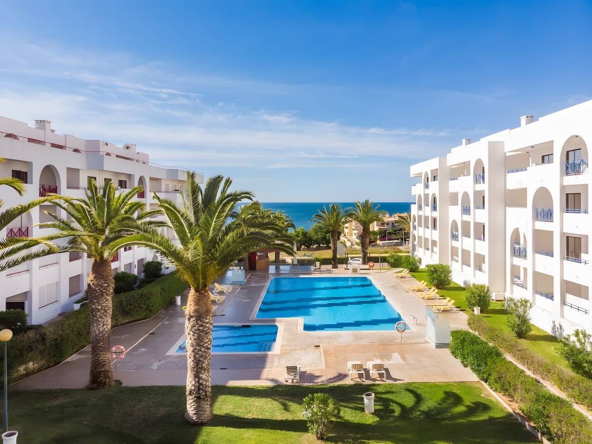 100 M² Apartamento ∙ 2 Quartos ∙ 6 Hóspedes - Porches