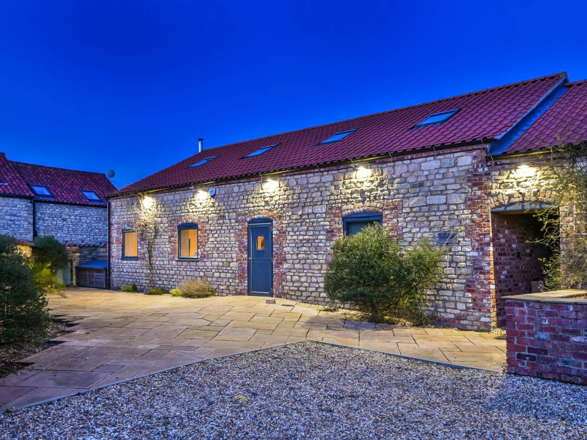 Cottage ∙ 4 Bedrooms ∙ 11 Guests - Lincoln