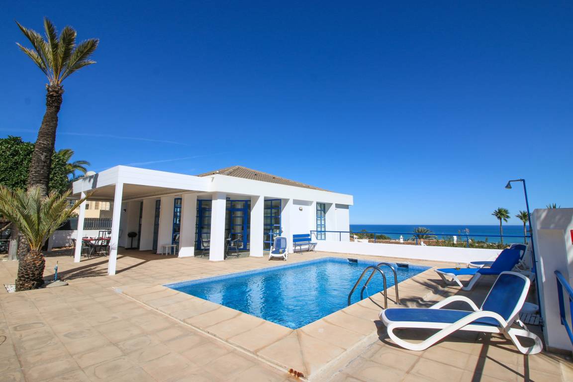 170 M² Villa ∙ 2 Bedrooms ∙ 4 Guests - Dénia