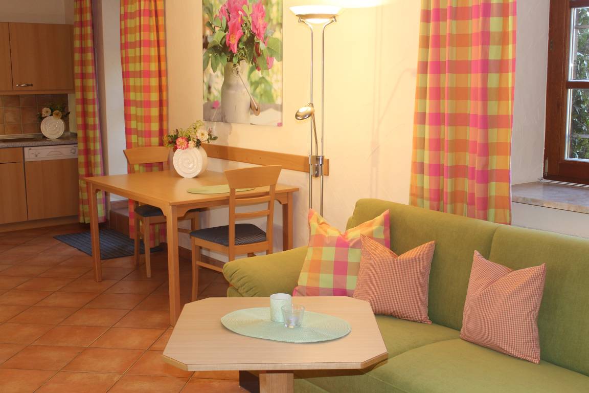 85 M² Ferienwohnung ∙ 3 Schlafzimmer ∙ 5 Gäste - Nordheim am Main