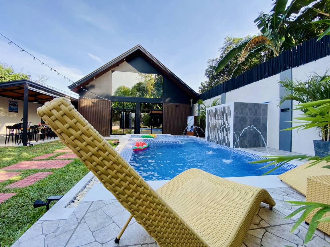 40 M² Villa ∙ 2 Bedrooms ∙ 20 Guests - Antipolo