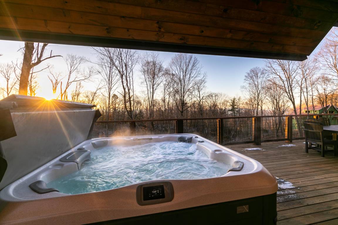 Cabin ∙ 4 Bedrooms ∙ 10 Guests - Roan Mountain, TN