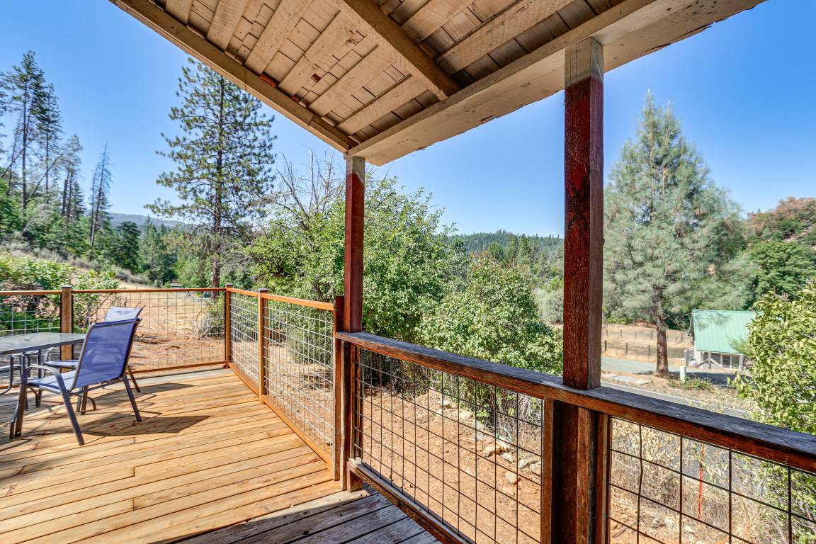 83 M² House ∙ 2 Bedrooms ∙ 6 Guests - Weaverville, CA