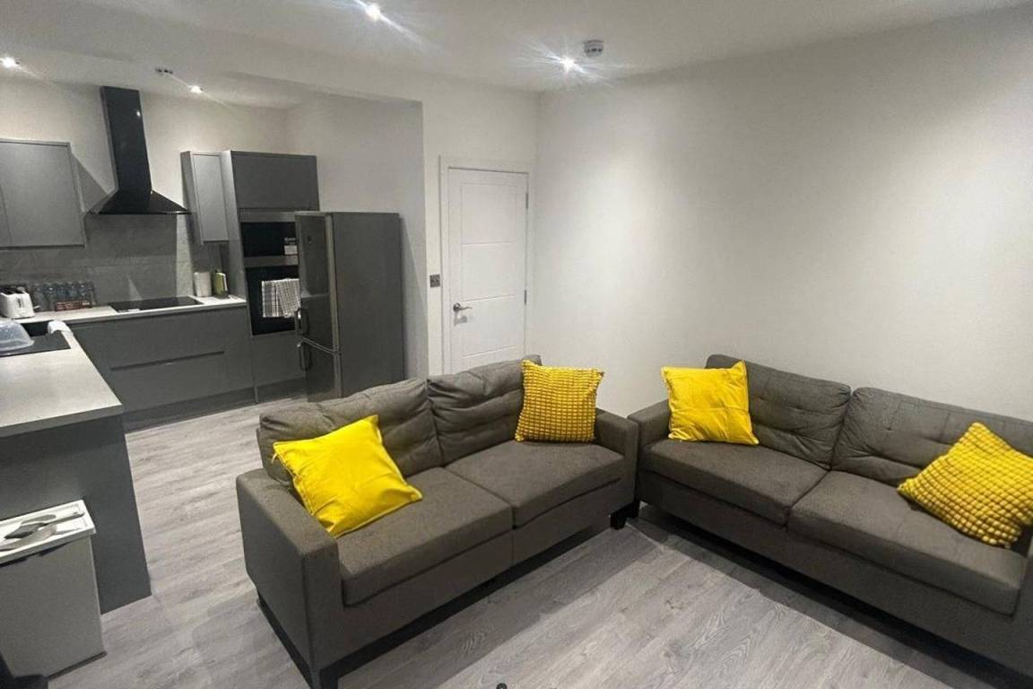 215 M² House ∙ 6 Bedrooms ∙ 12 Guests - London, UK