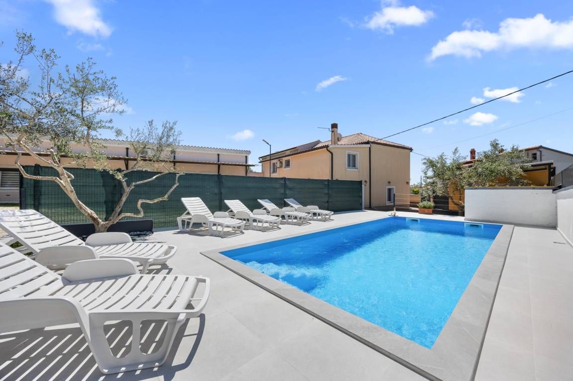 110 M² Villa ∙ 3 Bedrooms ∙ 6 Guests - Pula