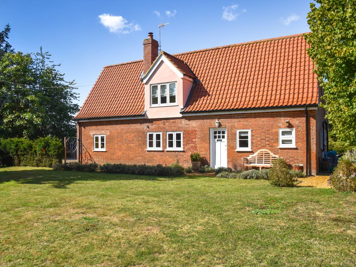 Cottage ∙ 4 Bedrooms ∙ 8 Guests - Diss