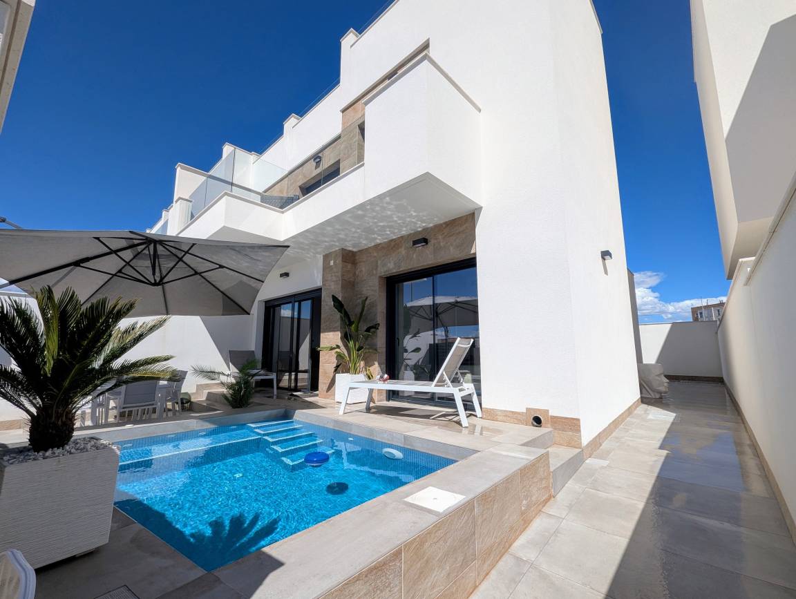 120 M² Casa ∙ 3 Habitaciones ∙ 6 Huéspedes - Almoradí