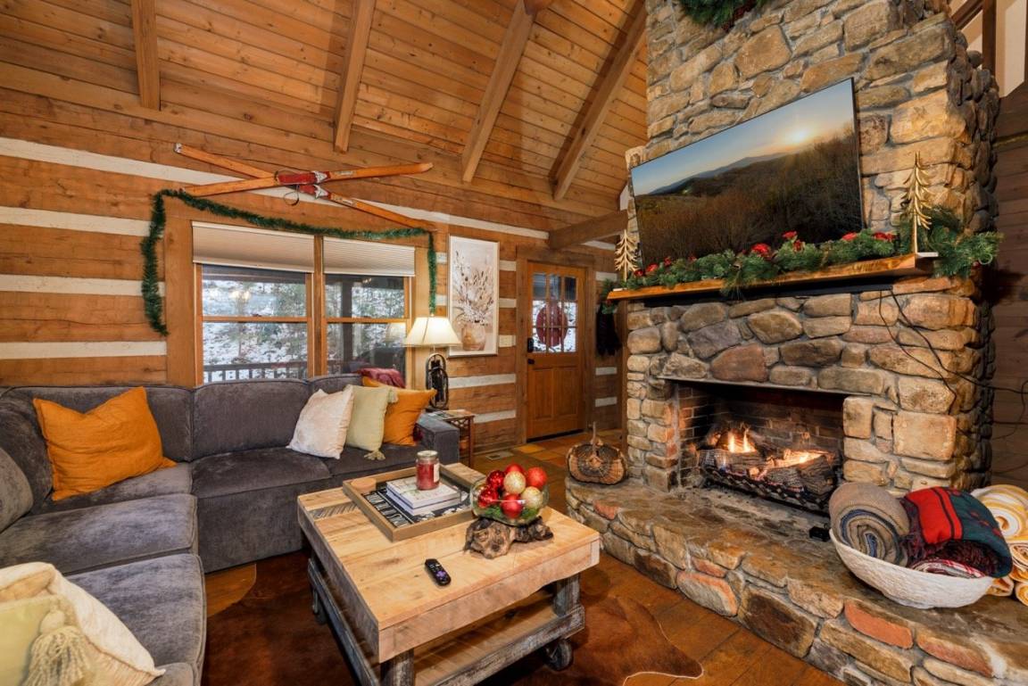 170 M² Cabin ∙ 3 Bedrooms ∙ 8 Guests - Boone, NC