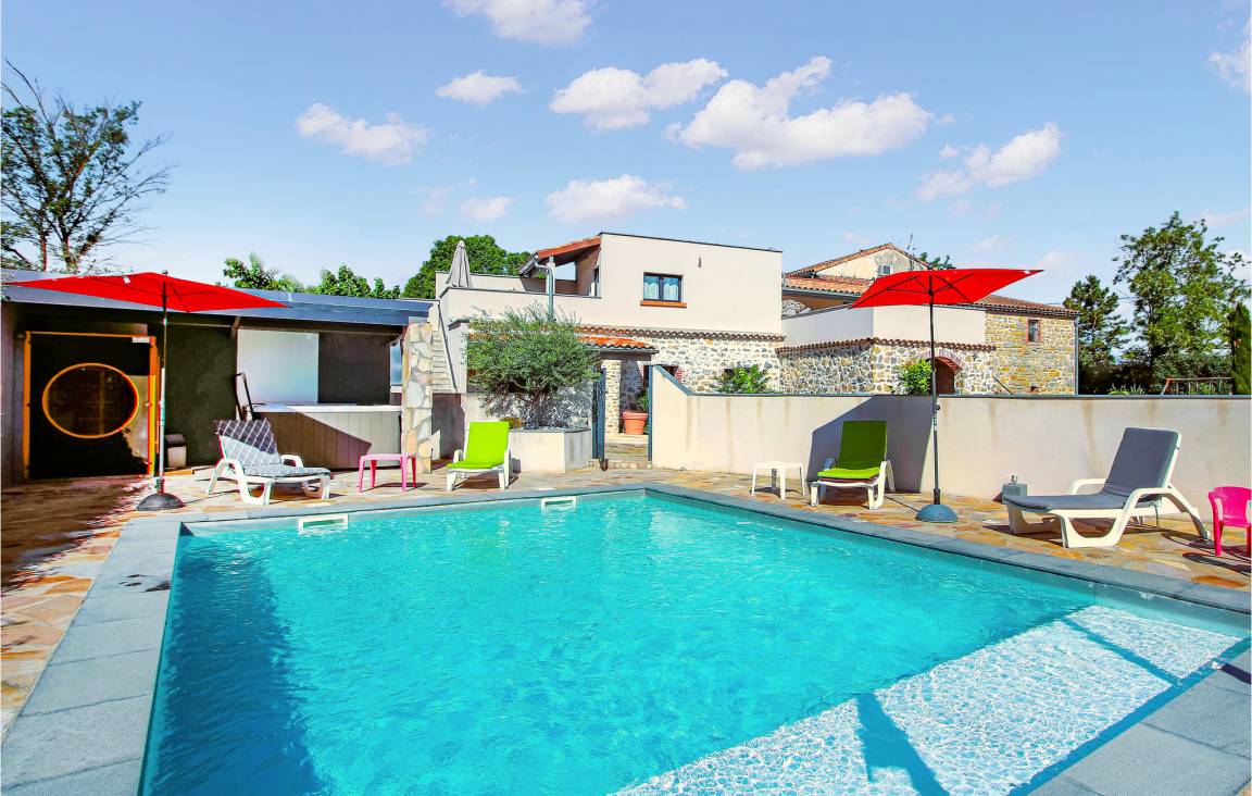 68 M² Huis ∙ 2 Slaapkamers ∙ 6 Gasten - Joyeuse