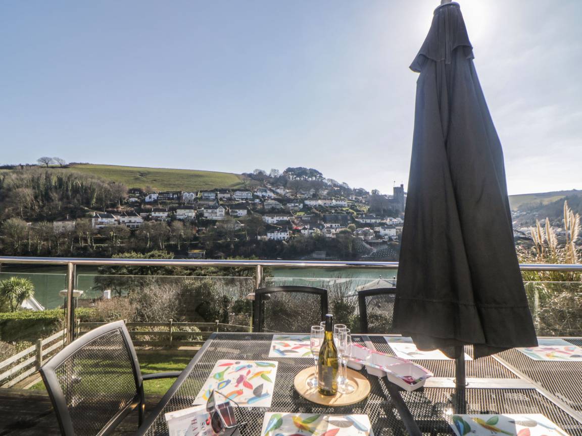 Cottage ∙ 4 Bedrooms ∙ 10 Guests - Noss Mayo
