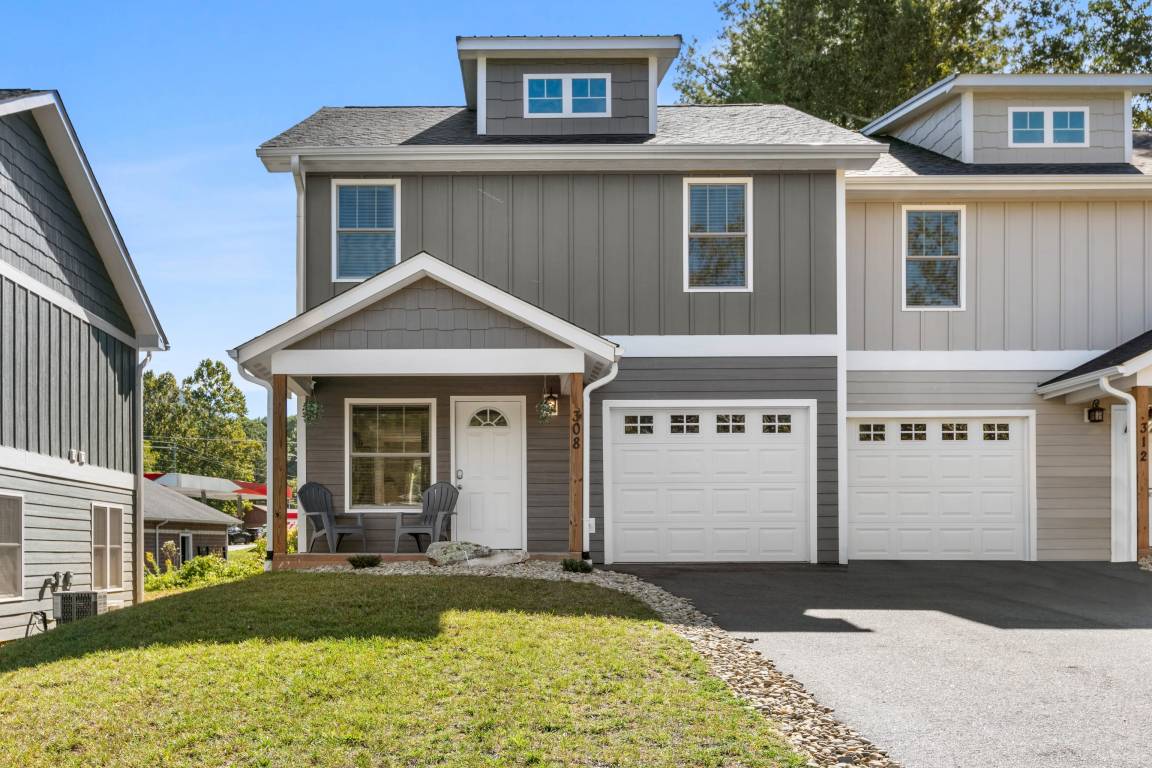 140 M² House ∙ 3 Bedrooms ∙ 9 Guests - Asheville, NC