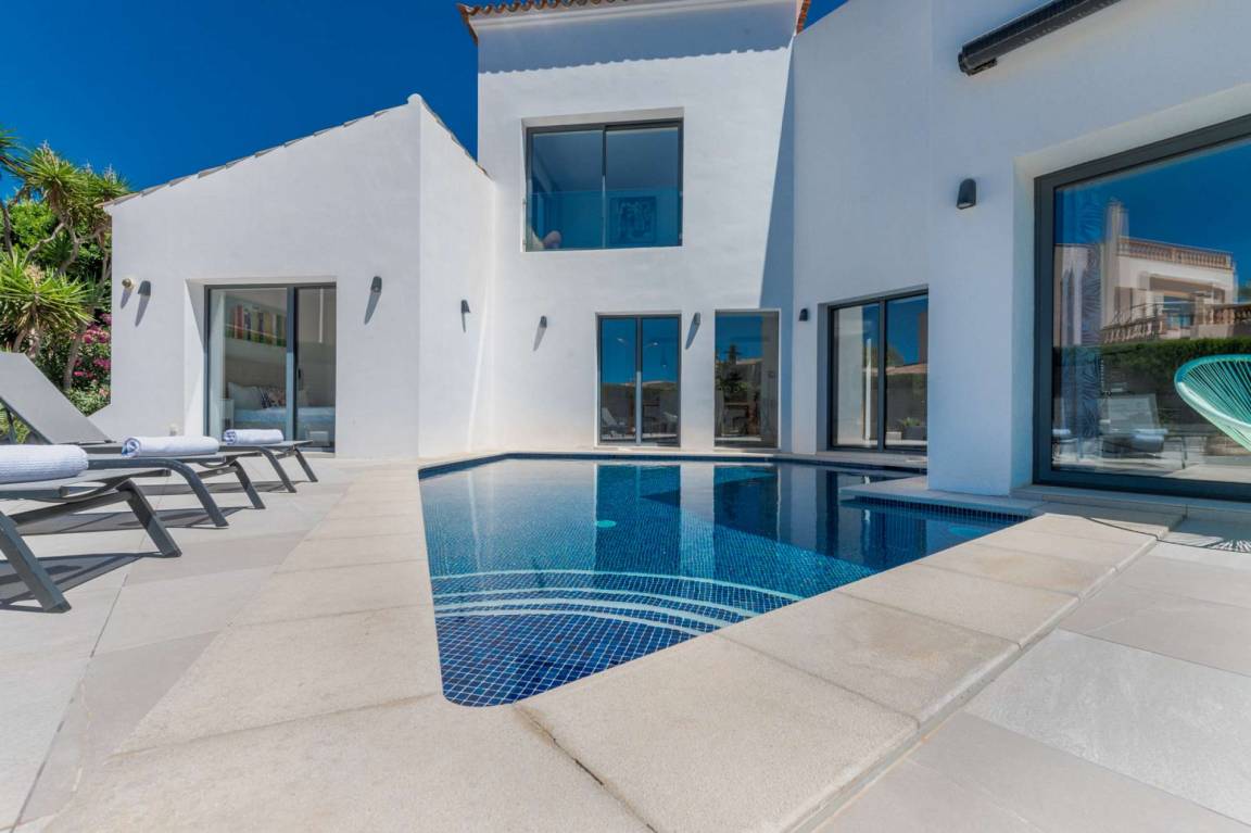 235 M² Villa ∙ 4 Bedrooms ∙ 8 Guests - Santa Ponsa
