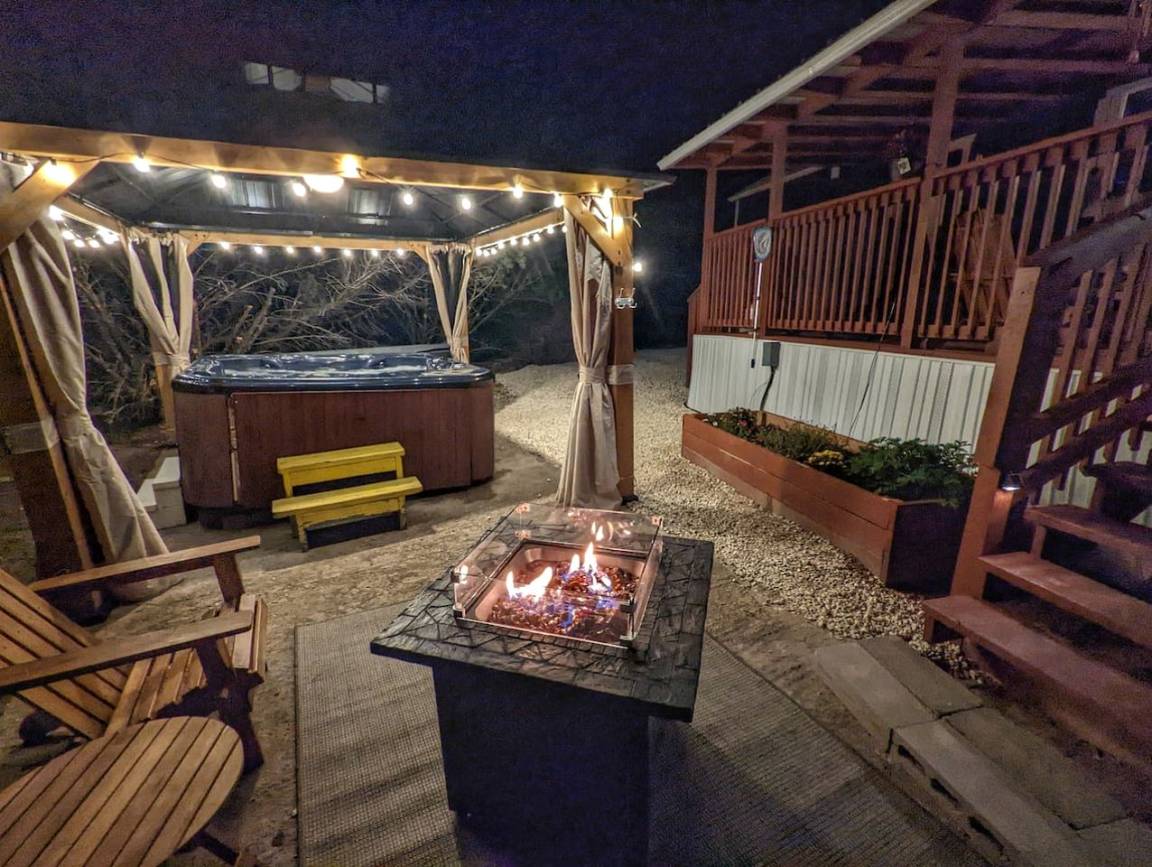 House ∙ 1 Bedroom ∙ 2 Guests - Granbury, TX