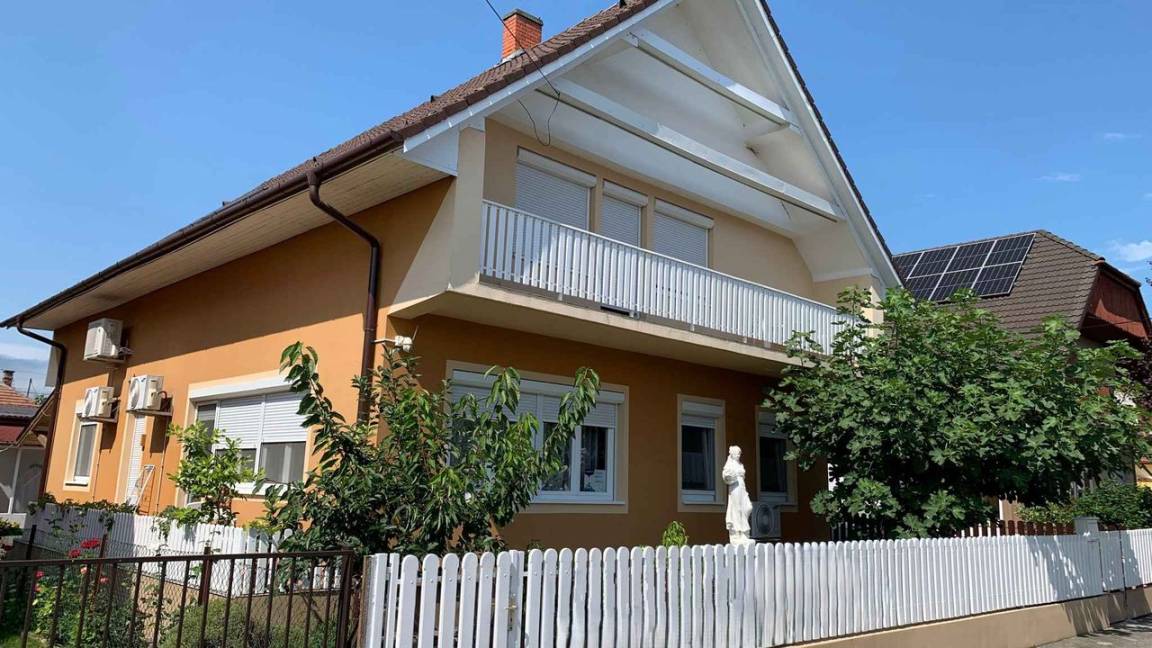 92 M² Ferienwohnung ∙ 4 Schlafzimmer ∙ 8 Gäste - Balatonboglár