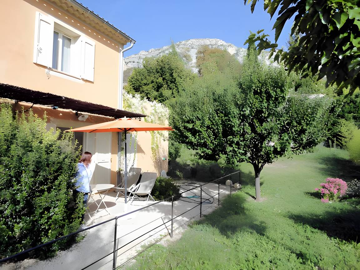 20 M² Chambre D'hôtes ∙ 1 Chambre ∙ 2 Personnes - Les Salles-sur-Verdon