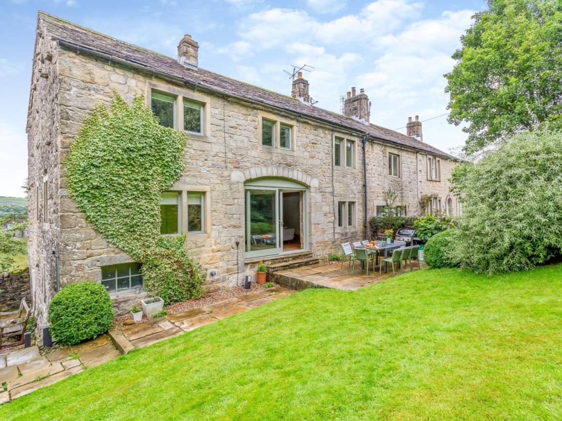 Cottage ∙ 4 Bedrooms ∙ 8 Guests - Grassington
