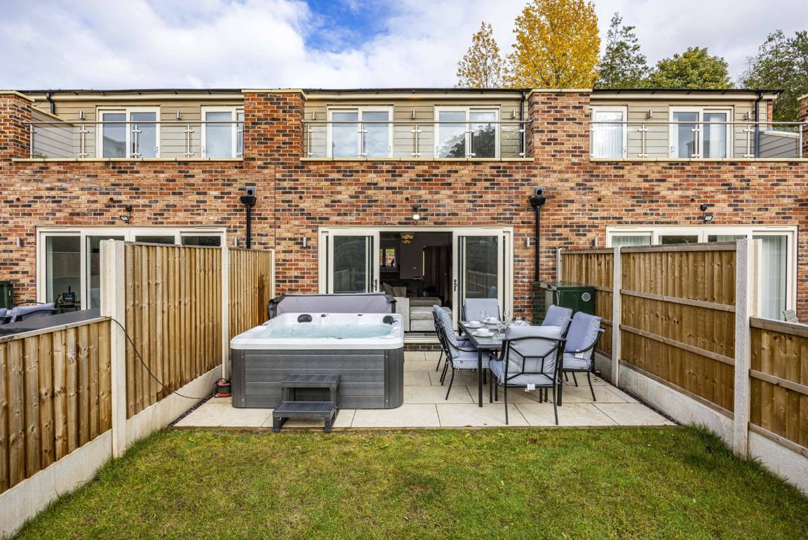 Cottage ∙ 3 Bedrooms ∙ 6 Guests - Derby