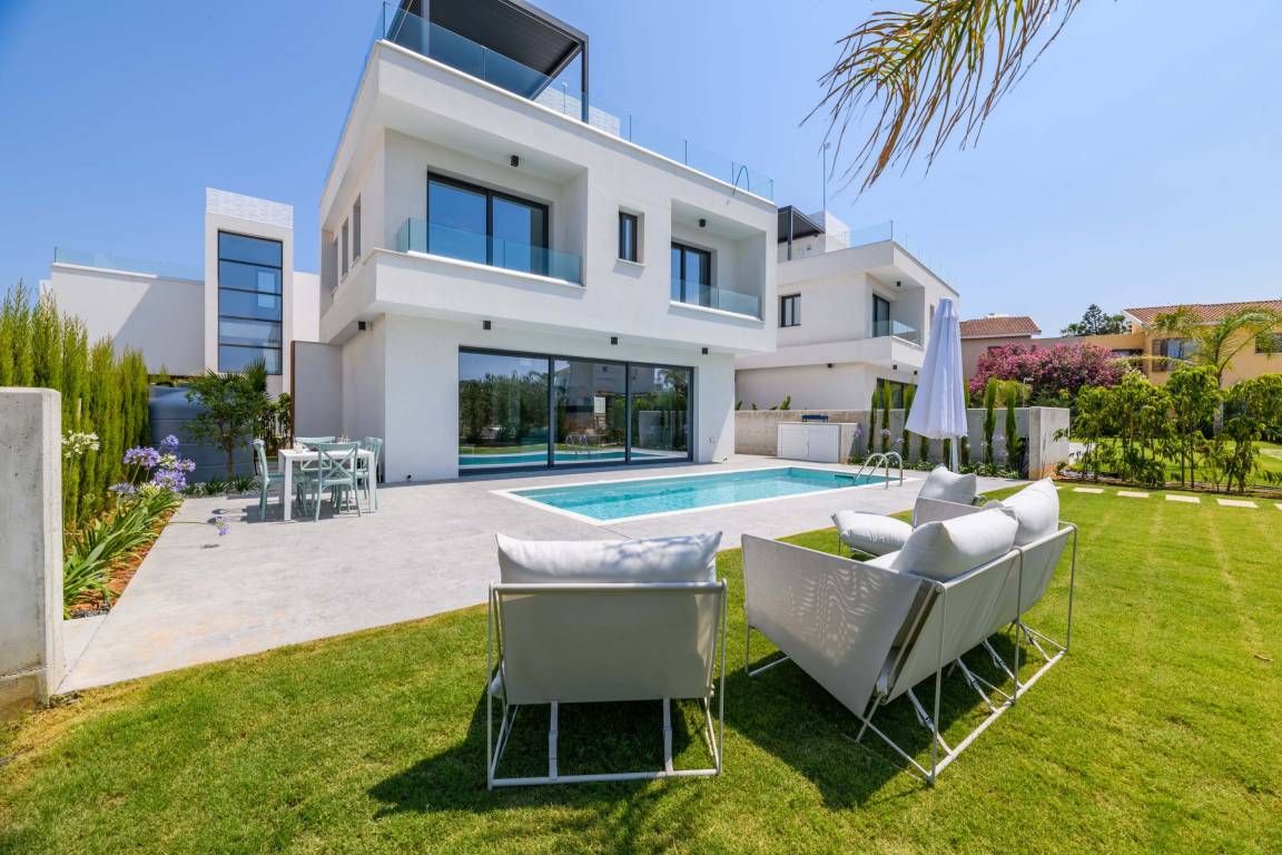 200 M² Villa ∙ 3 Bedrooms ∙ 6 Guests - Ayia Napa