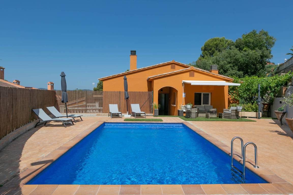 119 M² Villa ∙ 4 Bedrooms ∙ 8 Guests - Aigua Blava