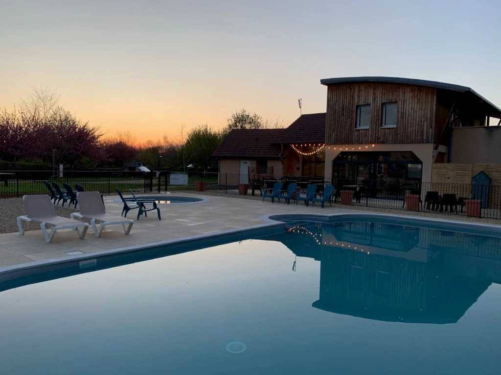 40 M² Camping ∙ 1 Chambre ∙ 4 Personnes - Saône-et-Loire