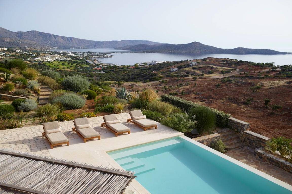 352 M² Farmhouse ∙ 8 Bedrooms ∙ 16 Guests - Greece