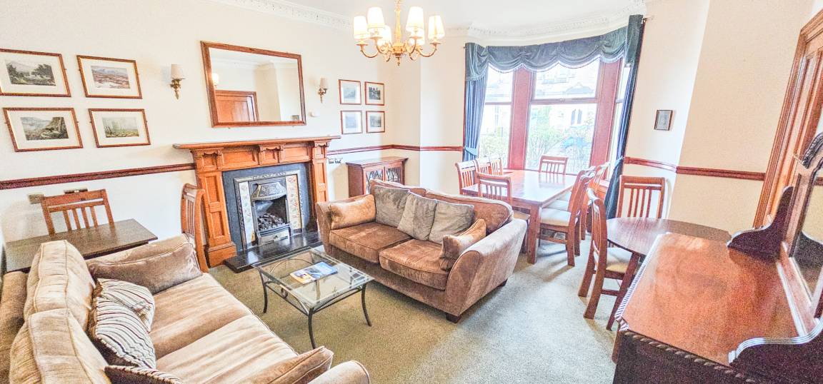 250 M² House ∙ 11 Bedrooms ∙ 22 Guests - Loch Ness