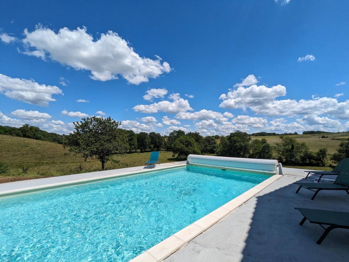188 M² Cottage ∙ 5 Bedrooms ∙ 14 Guests - Charente