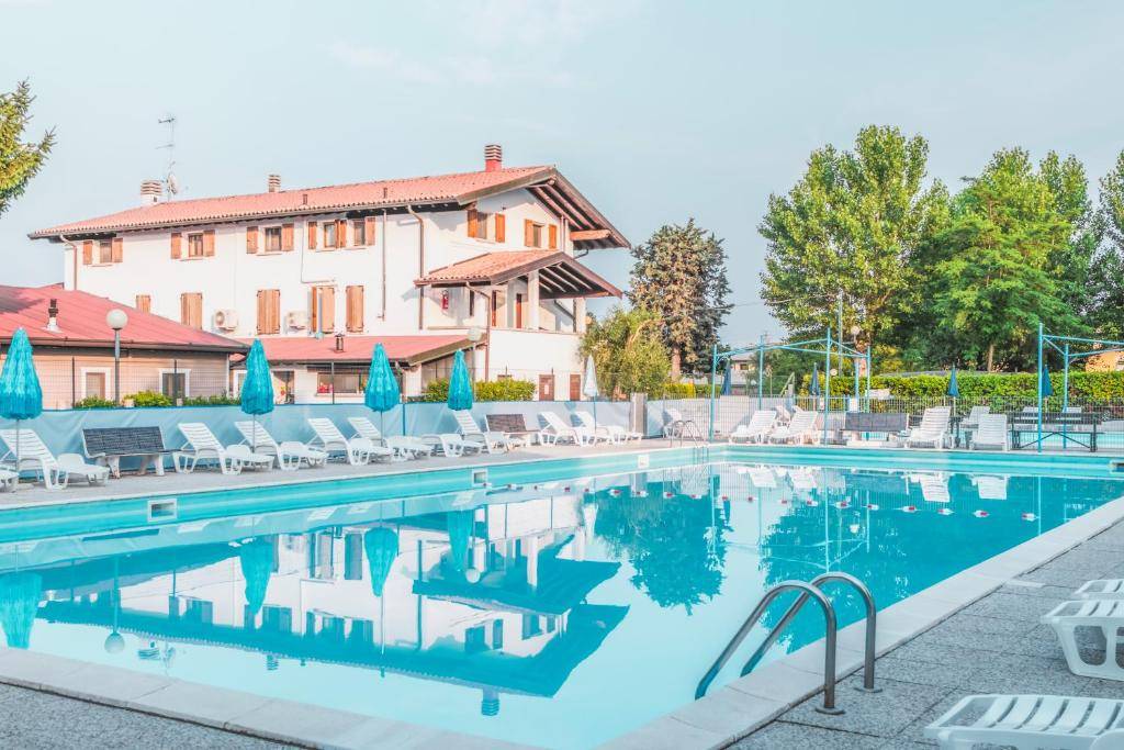 33 M² Bungalow ∙ 2 Schlafzimmer ∙ 4 Gäste - Sirmione