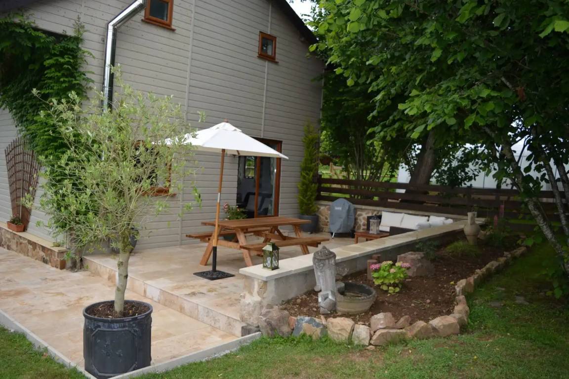 84 M² Maison De Vacances ∙ 2 Chambres ∙ 4 Personnes - Domfront